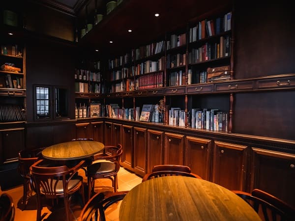 風格酒肆地圖｜翻開茶酒圖書館的味蕾扉頁—在沃森茶酒館WOSOM Bar啜一杯純粹夜晚 - 迷誠品